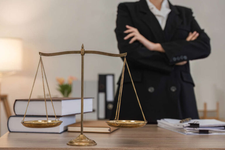 Comparaison approfondie entre avocat et juriste : comprendre les ...